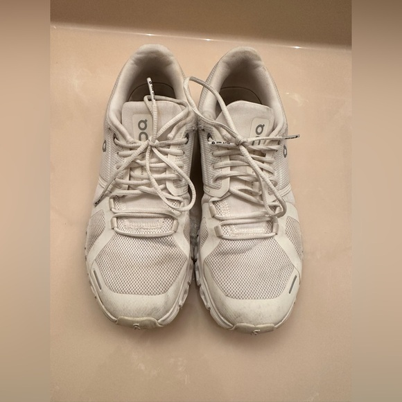 On Clouds | Shoes | Oncloud 6 6 Triple White Sneakers With A Speed ...
